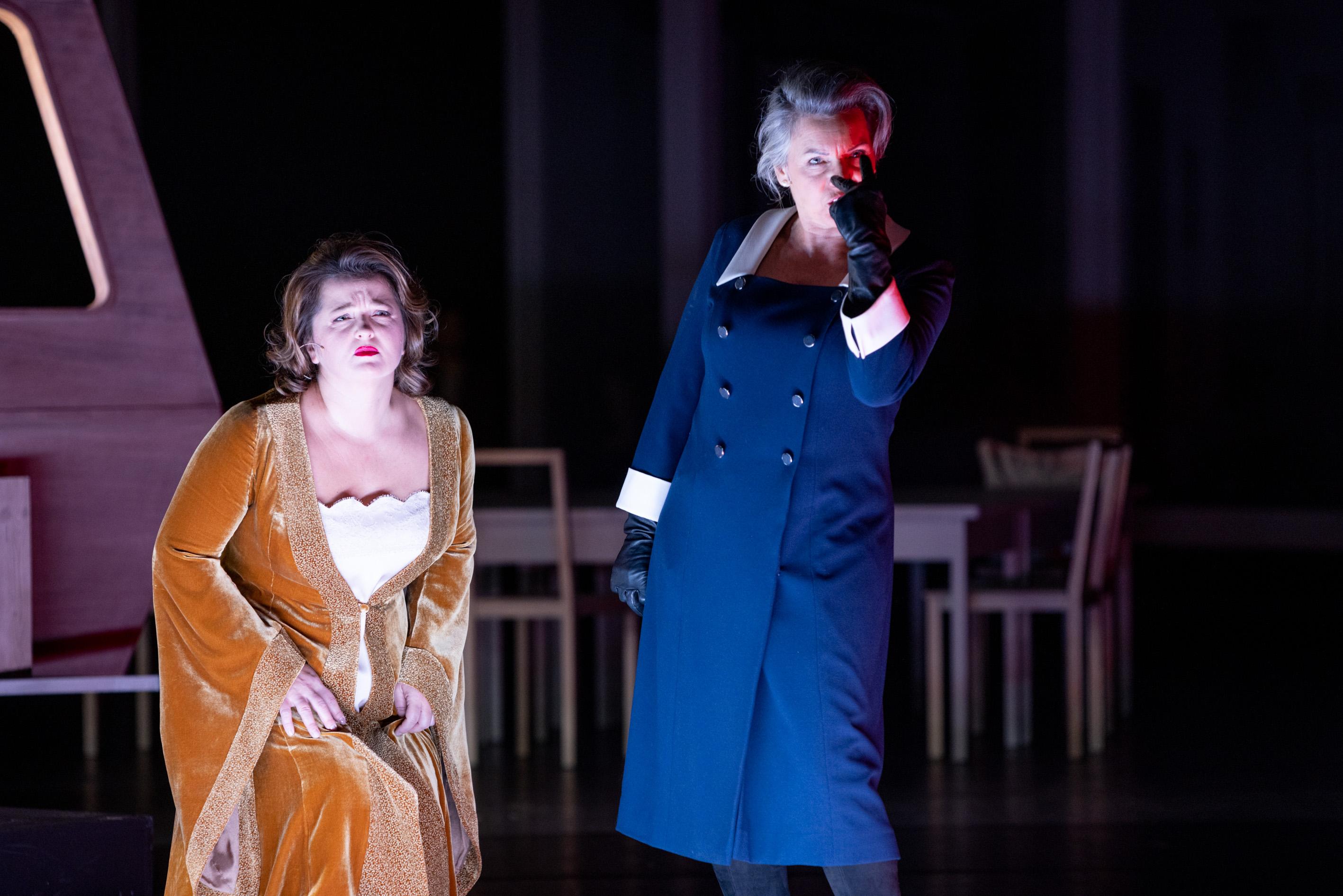 Starke Szenen: So lief die Premiere von Richard Strauss' Oper "Die Frau ohne Schatten" im Opernhaus